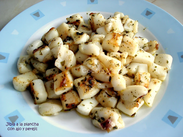 Cocinax2. Las recetas de Laurita.: Jibia a la plancha con ajo y perejil