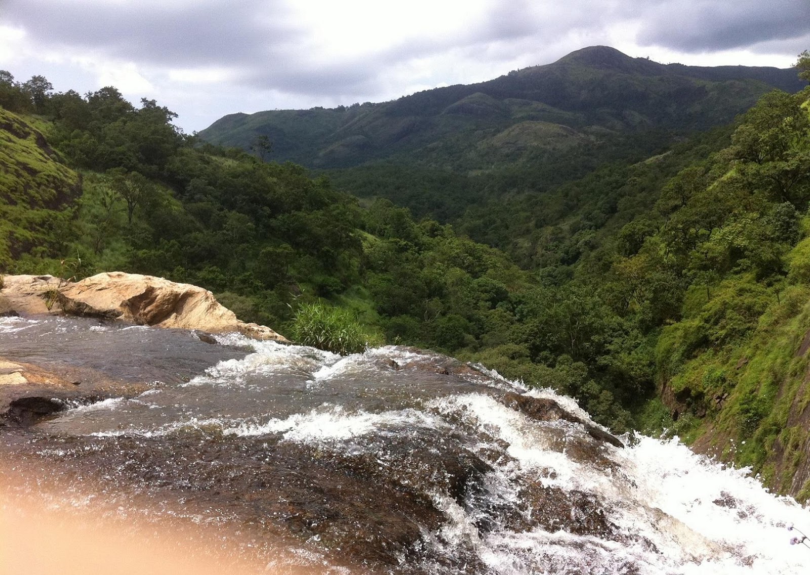 Tamilnadu Tourism: Thalaiyar Falls, Kodaikanal