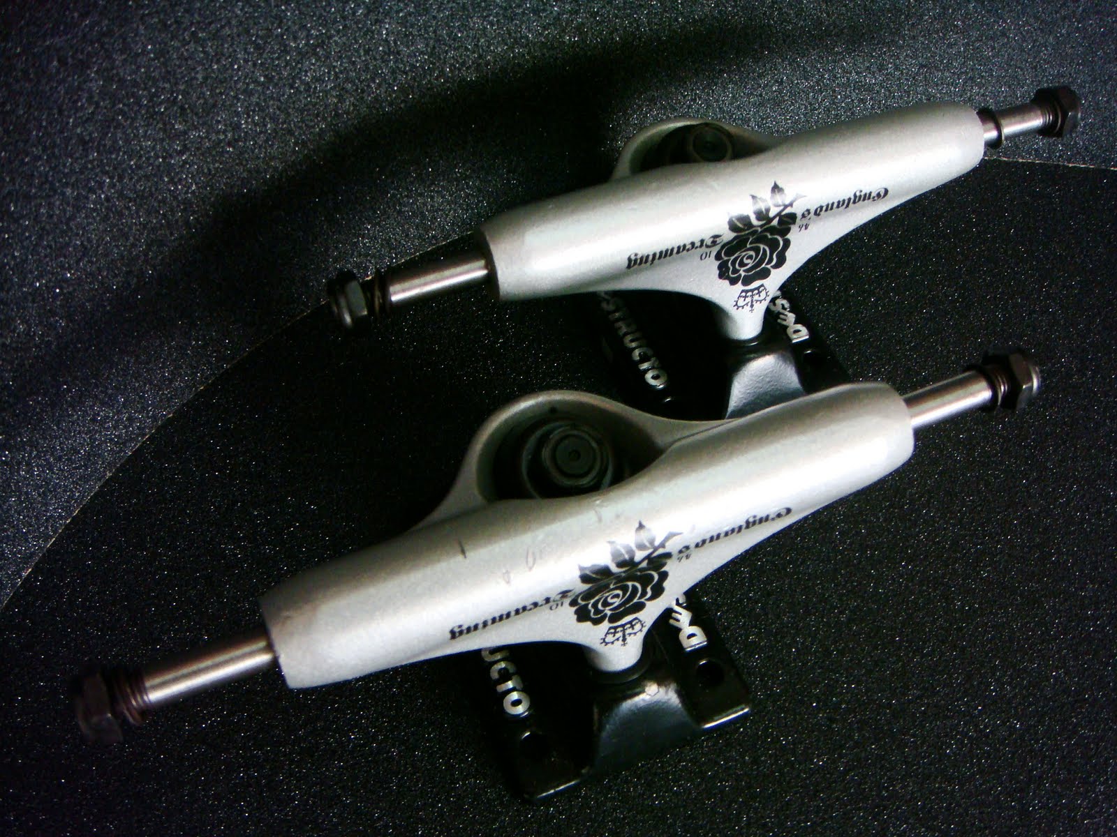 SEKTAskateshop: DESTRUCTO Trucks