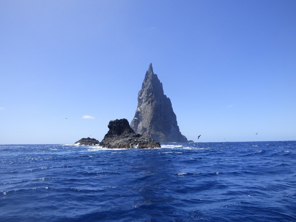 mother nature: Ball's Pyramid, Australia - the allest volcanic stack in ...