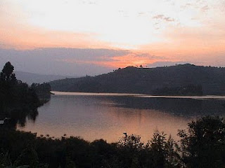 10 Danau Terbesar di Dunia | Neta Desti Kurniati