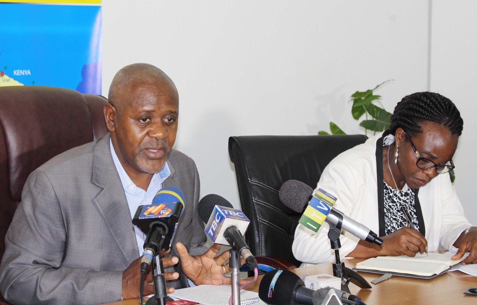 NAIBU WAZIRI WA UCHUKUZI NA MAWASILIANO MHANDISI ATASHASTA NDITIYE ...