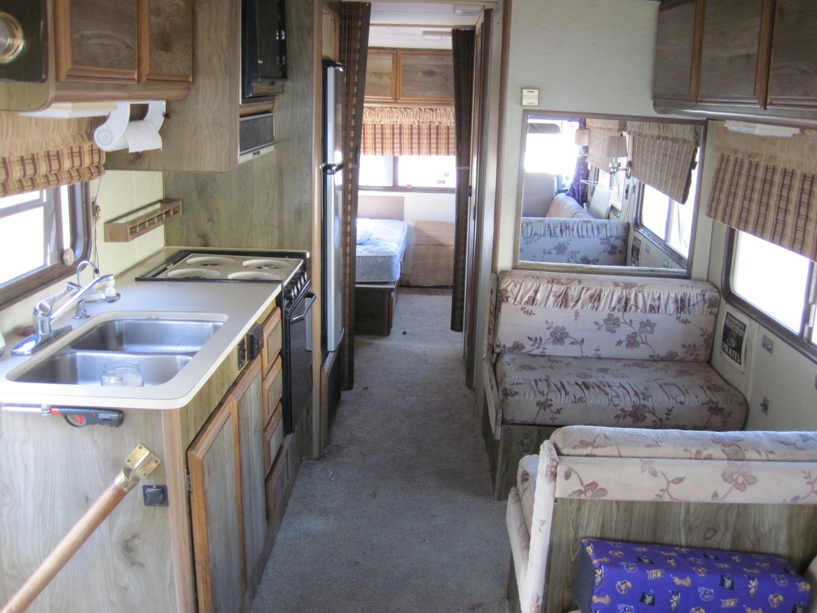 Home Sweet Motorhome: 1988 Fleetwood Bounder 33'