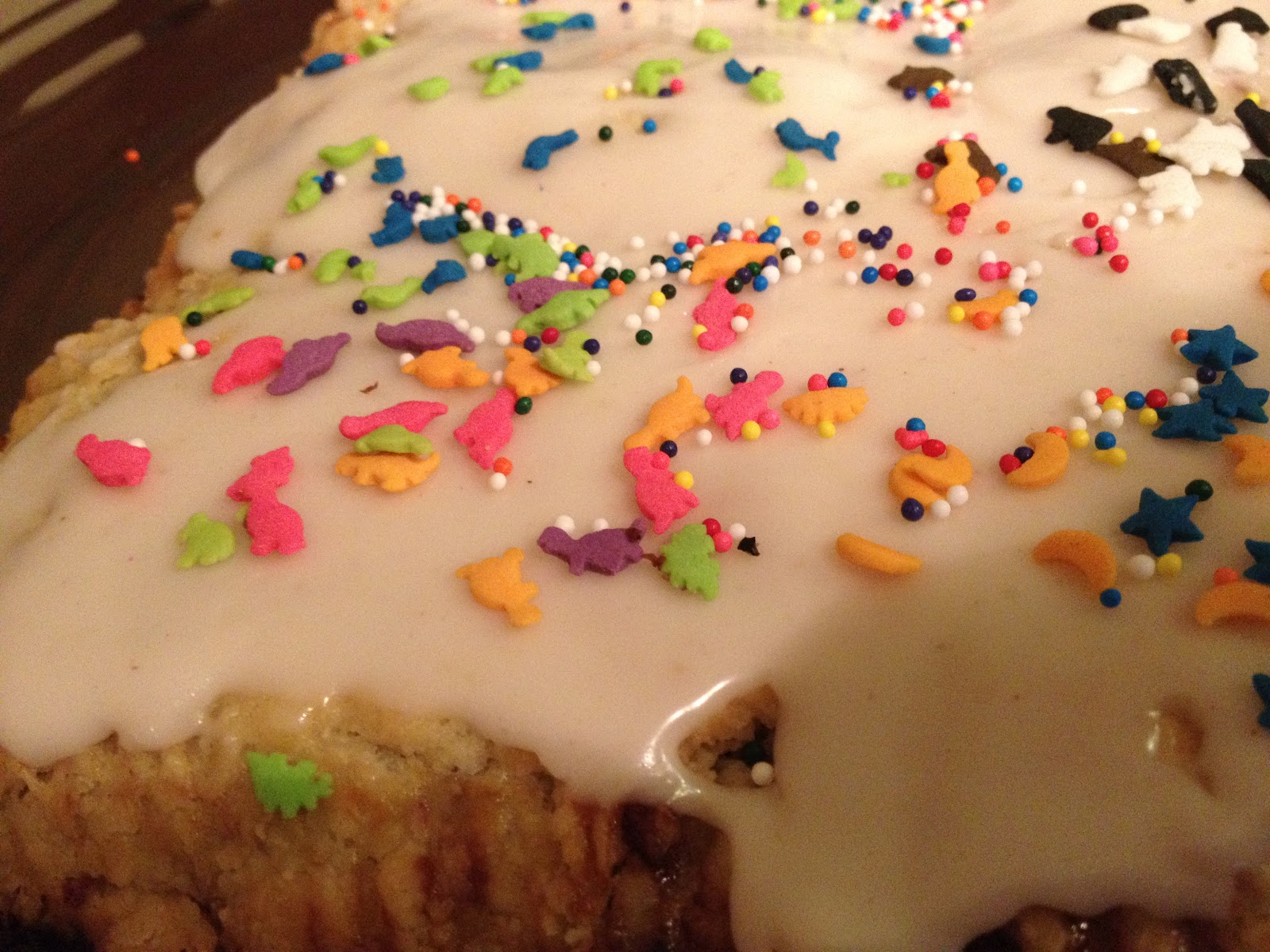 My Mess Their Kitchen: Pop Tart Cake