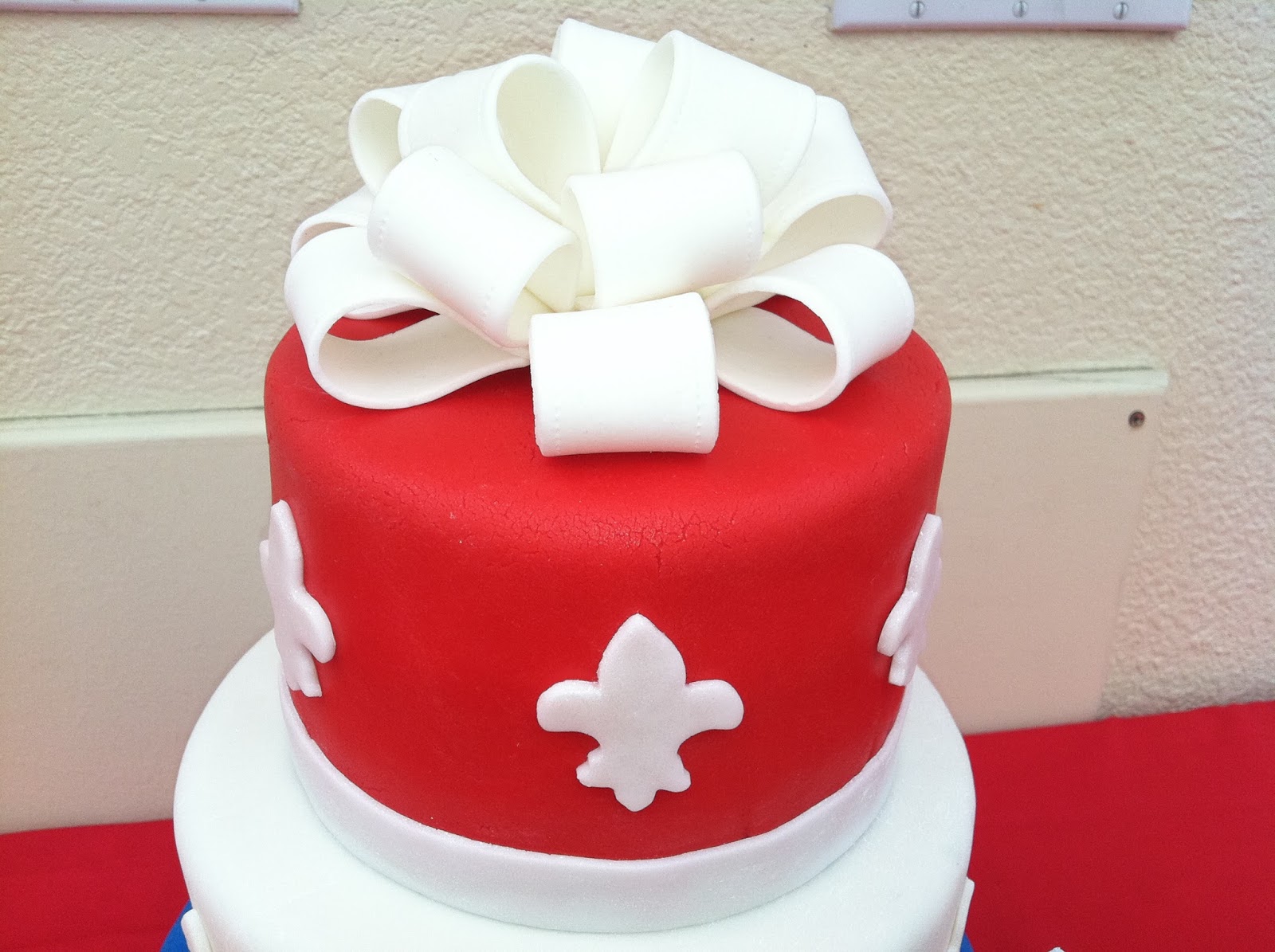 The Iced Queen: Loopy Fondant Bow