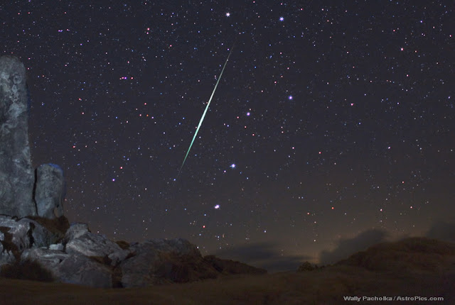 White Wolf : Best Meteor Shower Pictures Of 2011 (Video included)