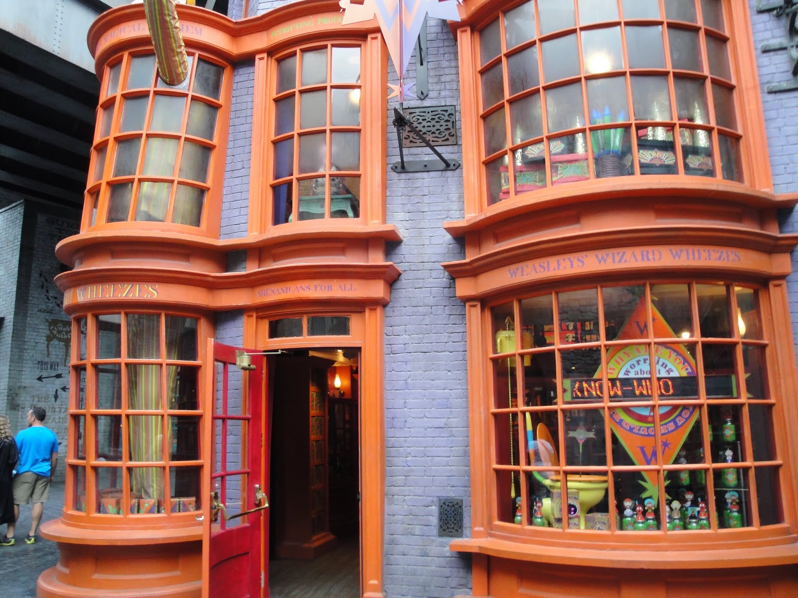 Theme Park Review: Shops in Diagon Alley