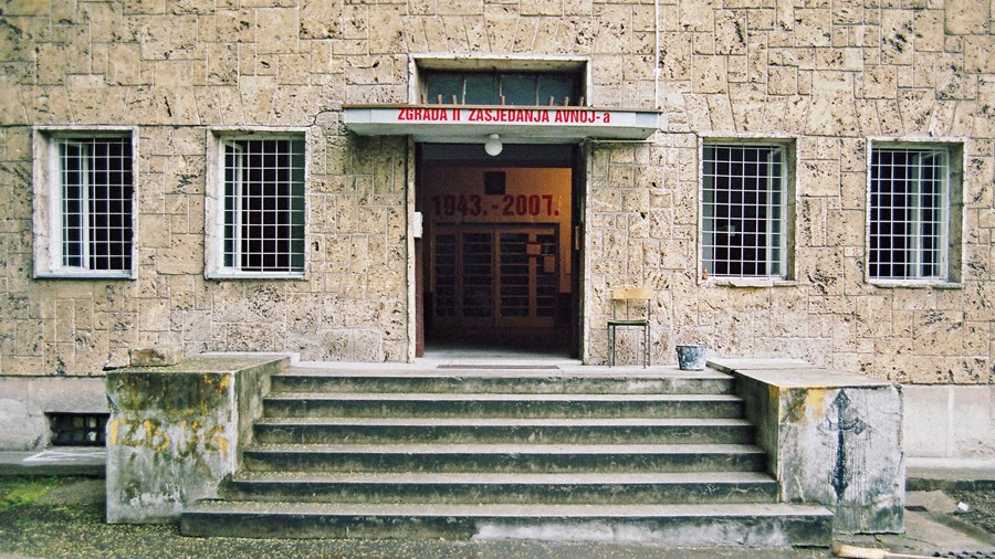 Simboli polpretekle zgodovine: JAJCE – Muzej 2. zasedanja AVNOJ-a (1 ...