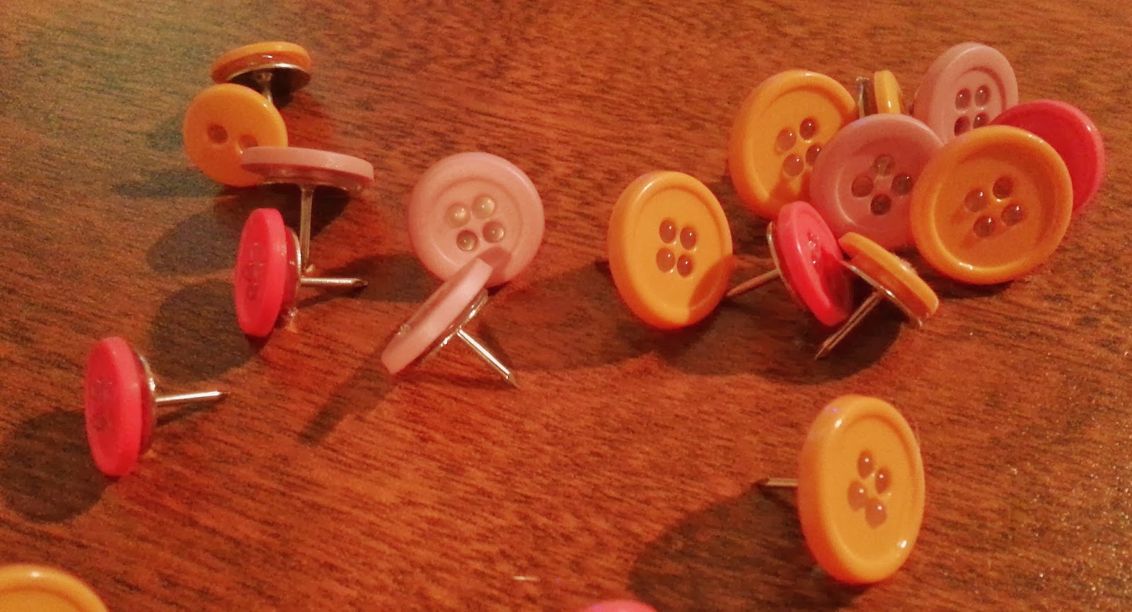 Procraftination!: DIY Button Thumbtacks