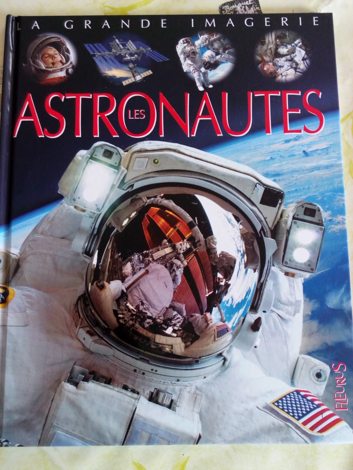 Ma tribu de jumeaux, : Les astronautes, un livre de chez fleurus ... Ma tribu de jumeaux, : Les astronautes, un livre de chez fleurus ...