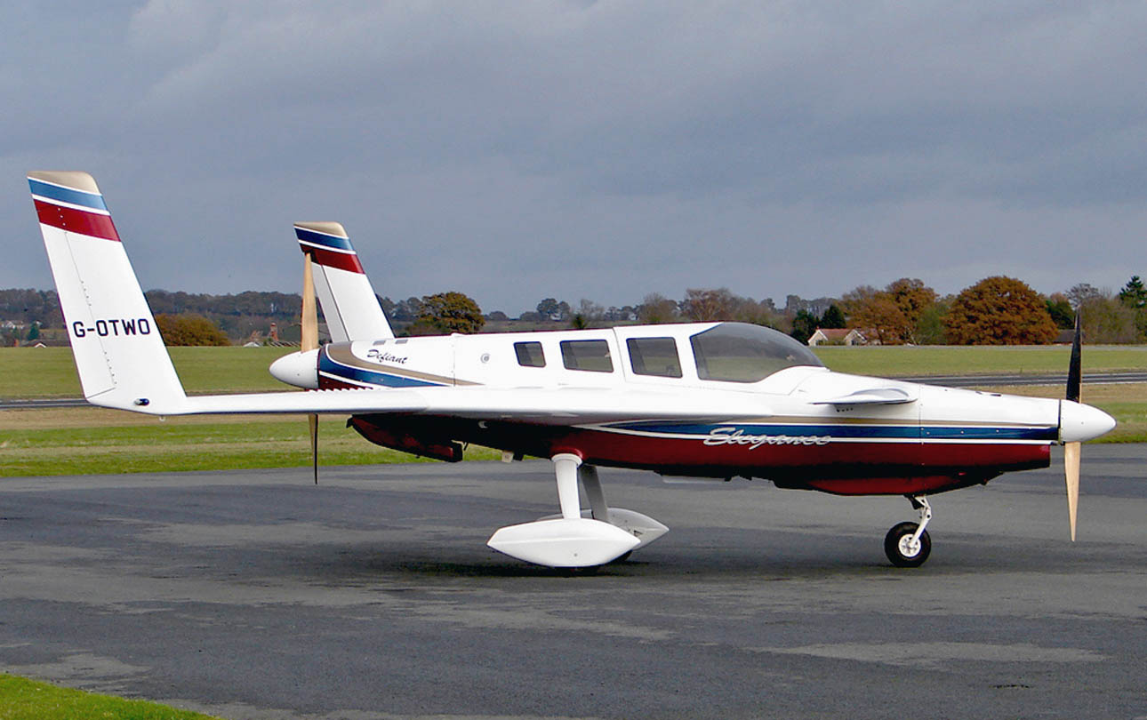 nhungdoicanh: Rutan 40/74 Defiant