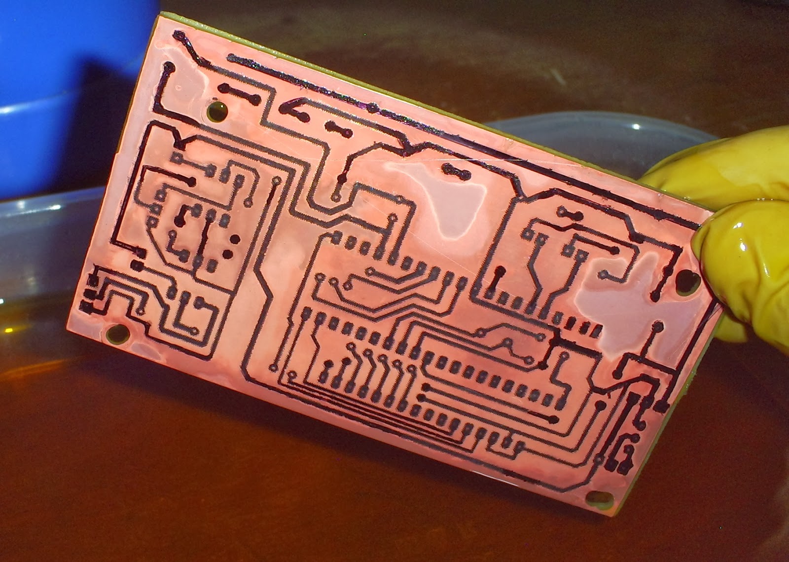 SABER FACIL ELECTRONICA: DISEÑO DE UN PCB O CIRCUITO IMPRESO PARA ...