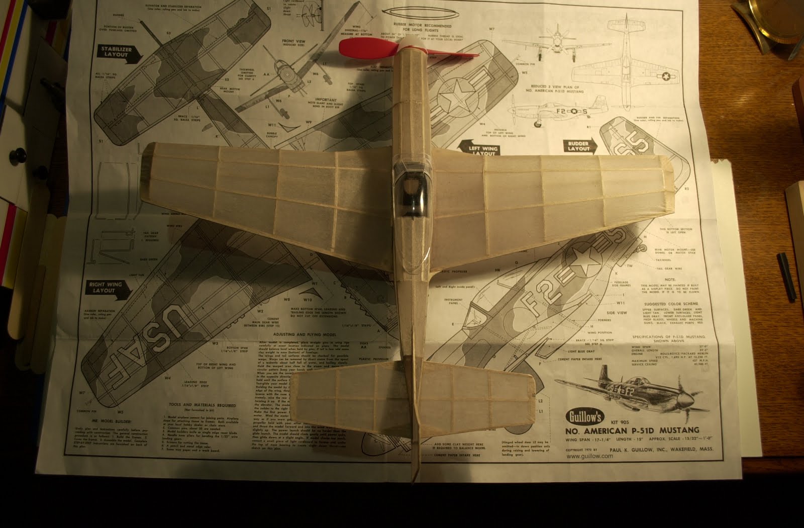 Stick 'n Tissue - Modélisme Vol Libre: P-51D Mustang Guillow's Kit #905