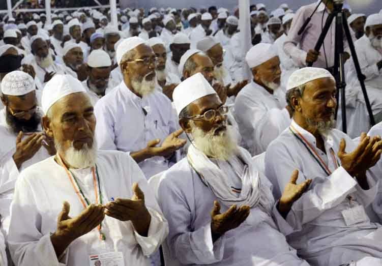 View Patna: Haj pilgrims offer prayers at Haj Bhavan