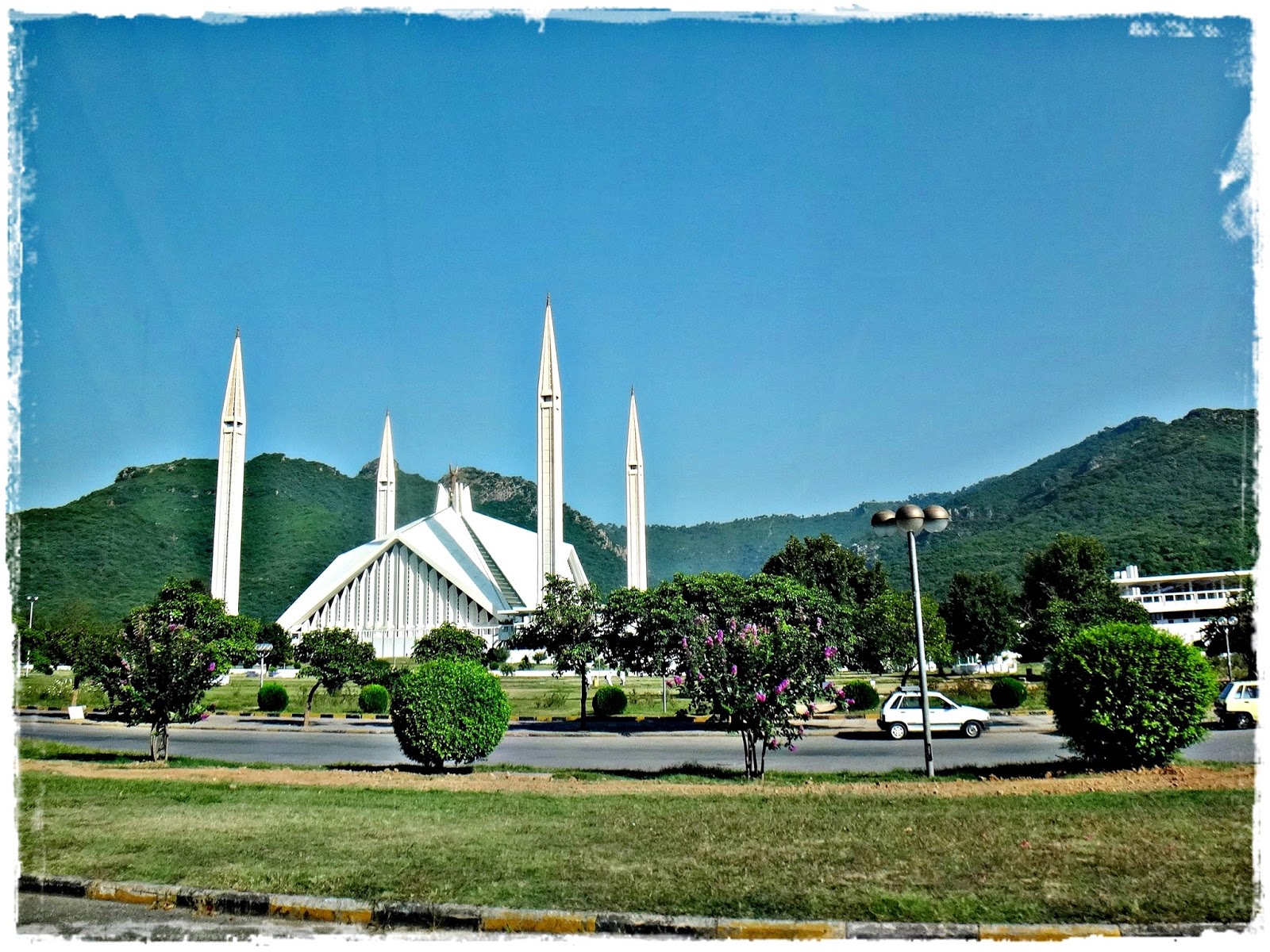 A traveller's reflection: 2015 Pakistan Day 04: Islamabad - Besham
