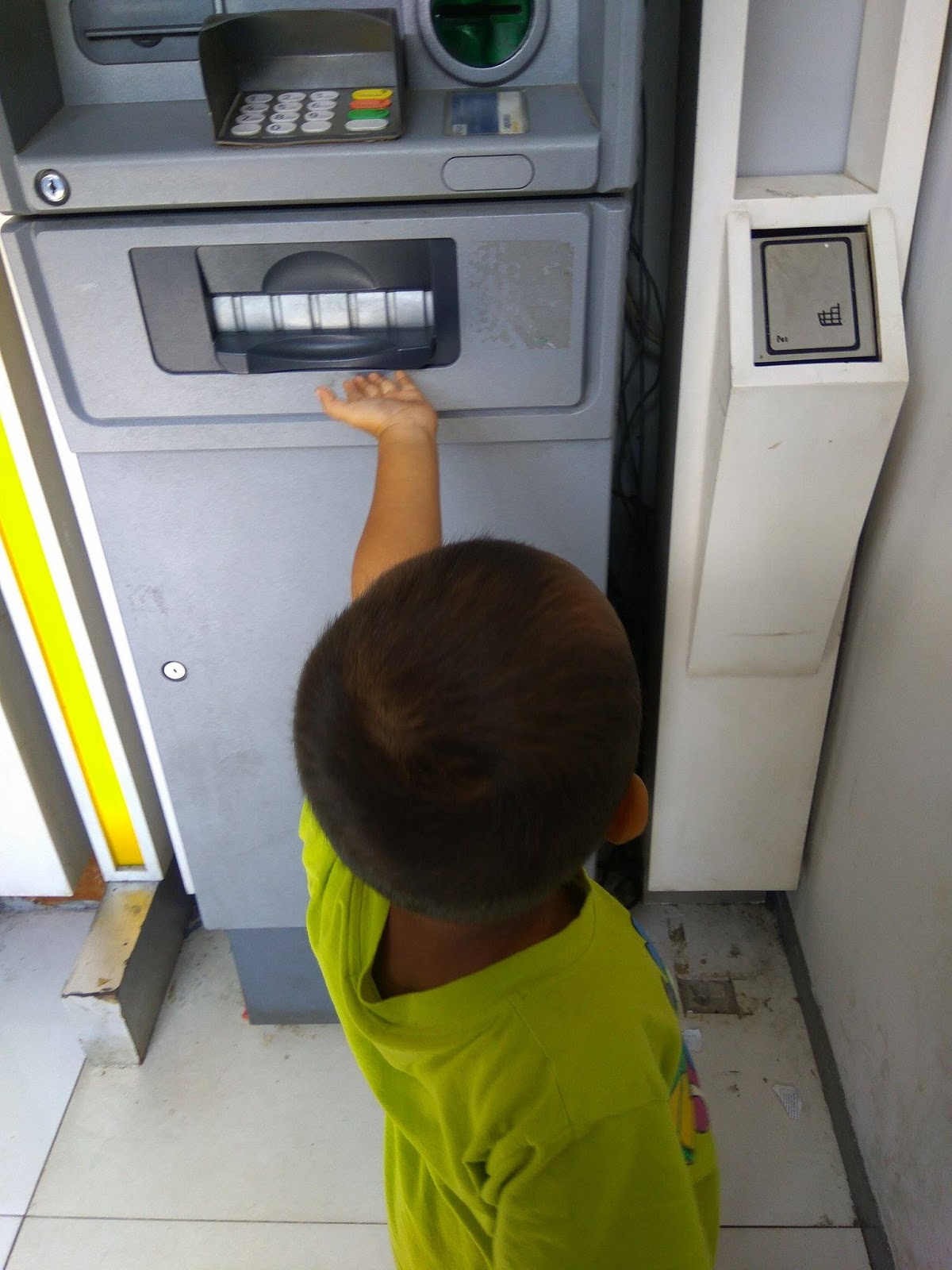 NOVITA UNGU: Mengenal ATM