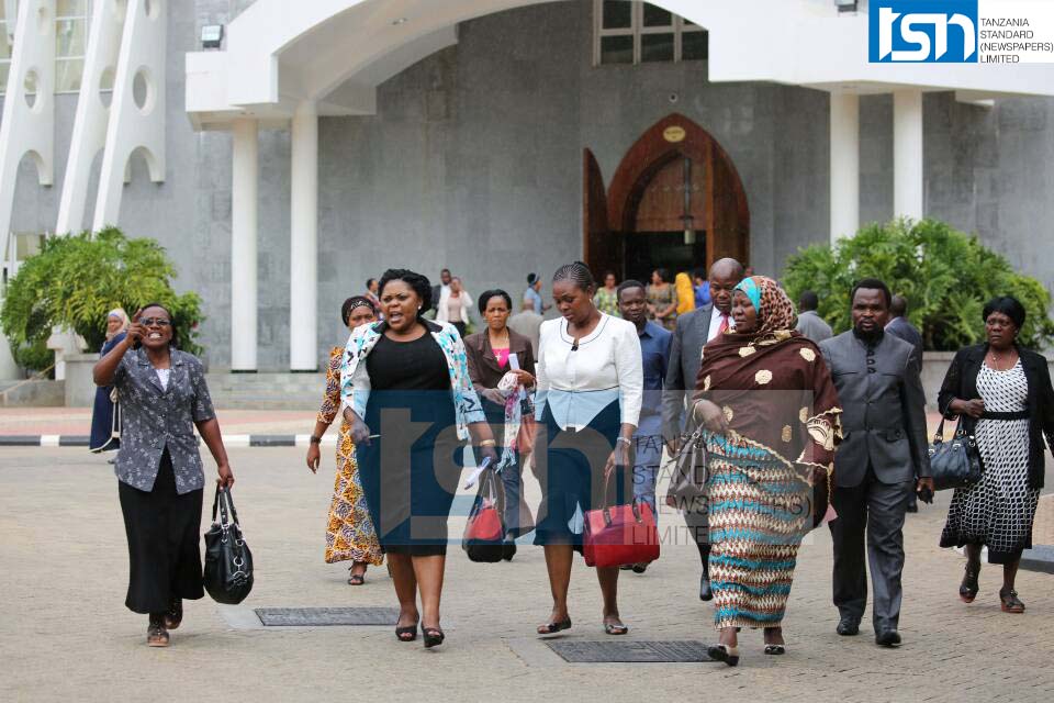 MBUNGE WA KIBAMBA JOHN MNYIKA ATOLEWA NJE YA BUNGE LEO ~ DAILY NEWS ...