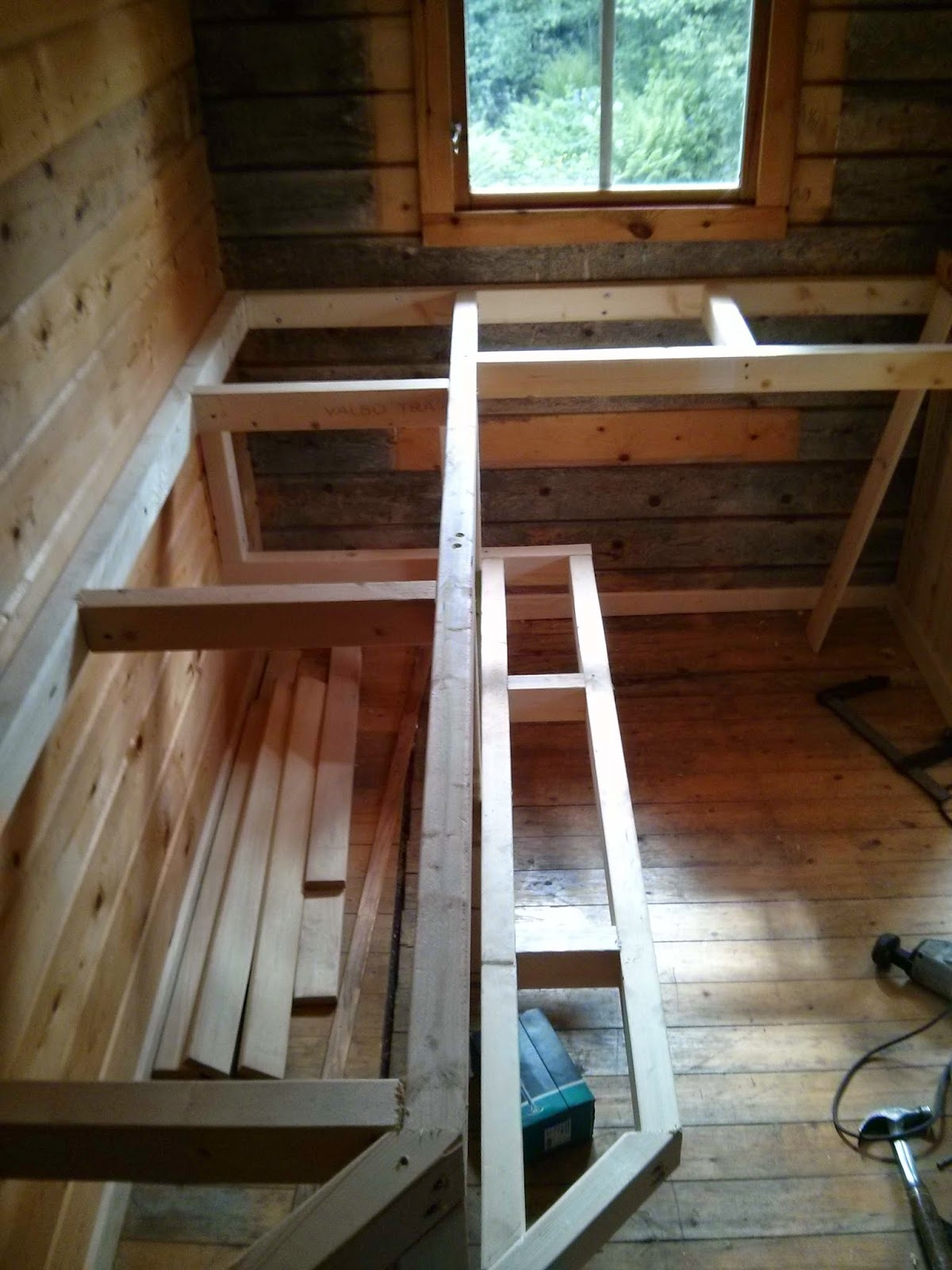 Snickrarens byggblogg: Bygga vedeldad bastu vid en bäck 2