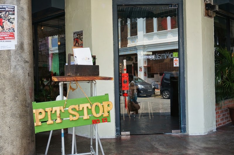 Something Bubbly: Brekkie moment . Pit Stop Cafe