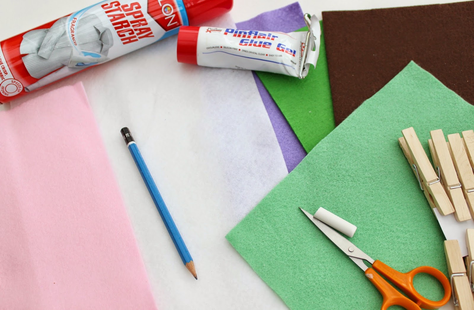 fizzi~jayne makes.... : Christmas Card String and Peg Tutorial....