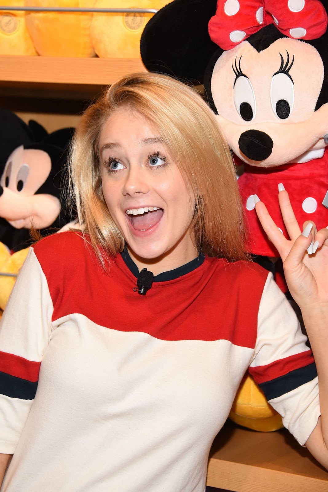 Starlet Arcade: DeVore Ledridge