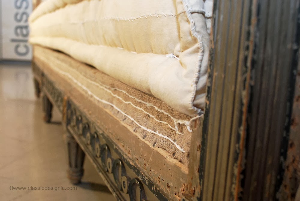 classic design: Louis XVI Daybed