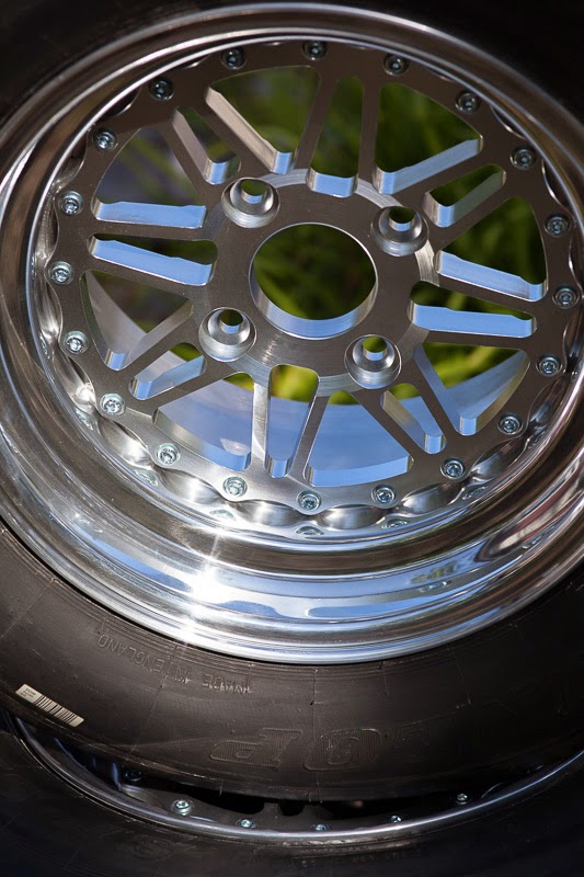 Caterham CSR Trackday toy: New rims with stickers on