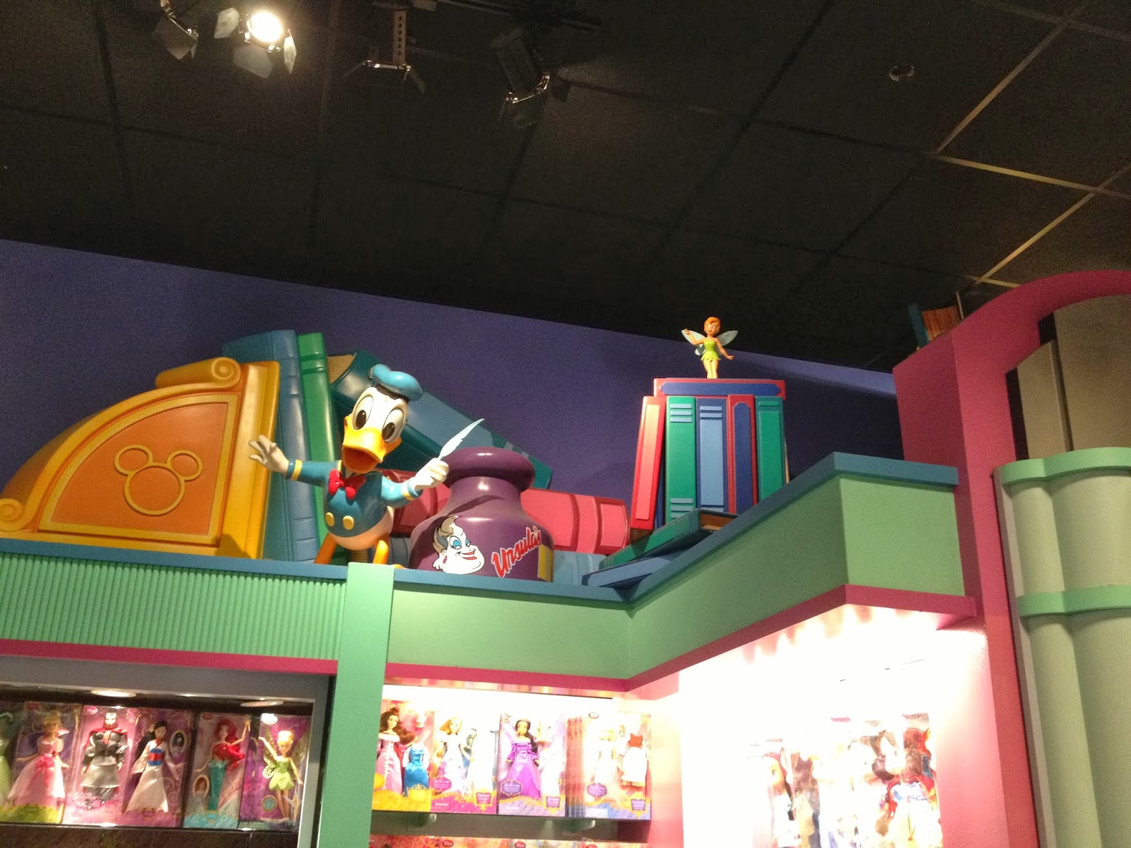 imaginear tony: A Classic Disney Store