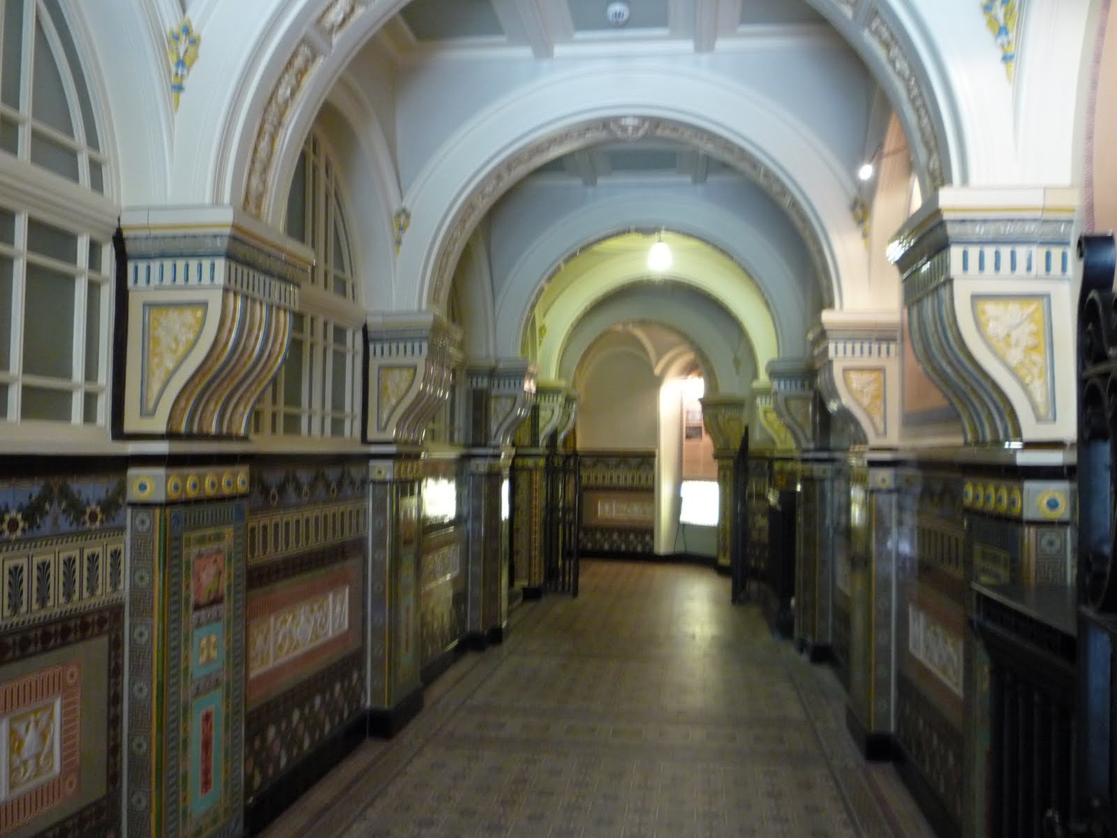 Cardiff Kitchen: 観光案内所（The Old Library in Cardiff)