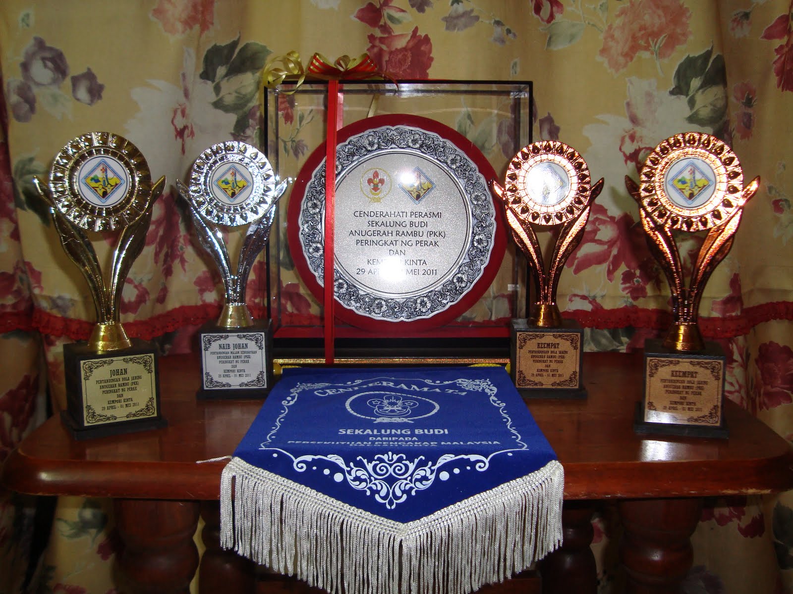 .: Cenderamata dan Hadiah