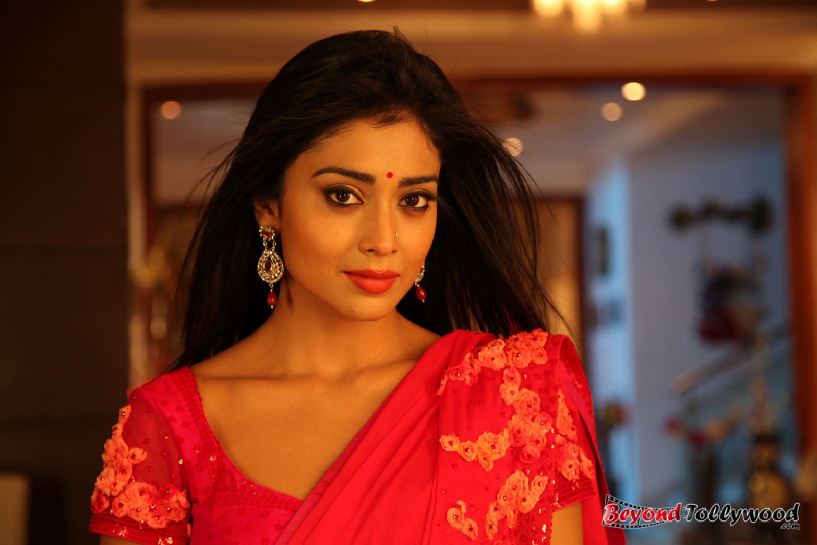 Tollypicz: Shriya Saran Hot Red Saree Stills From Pavitra