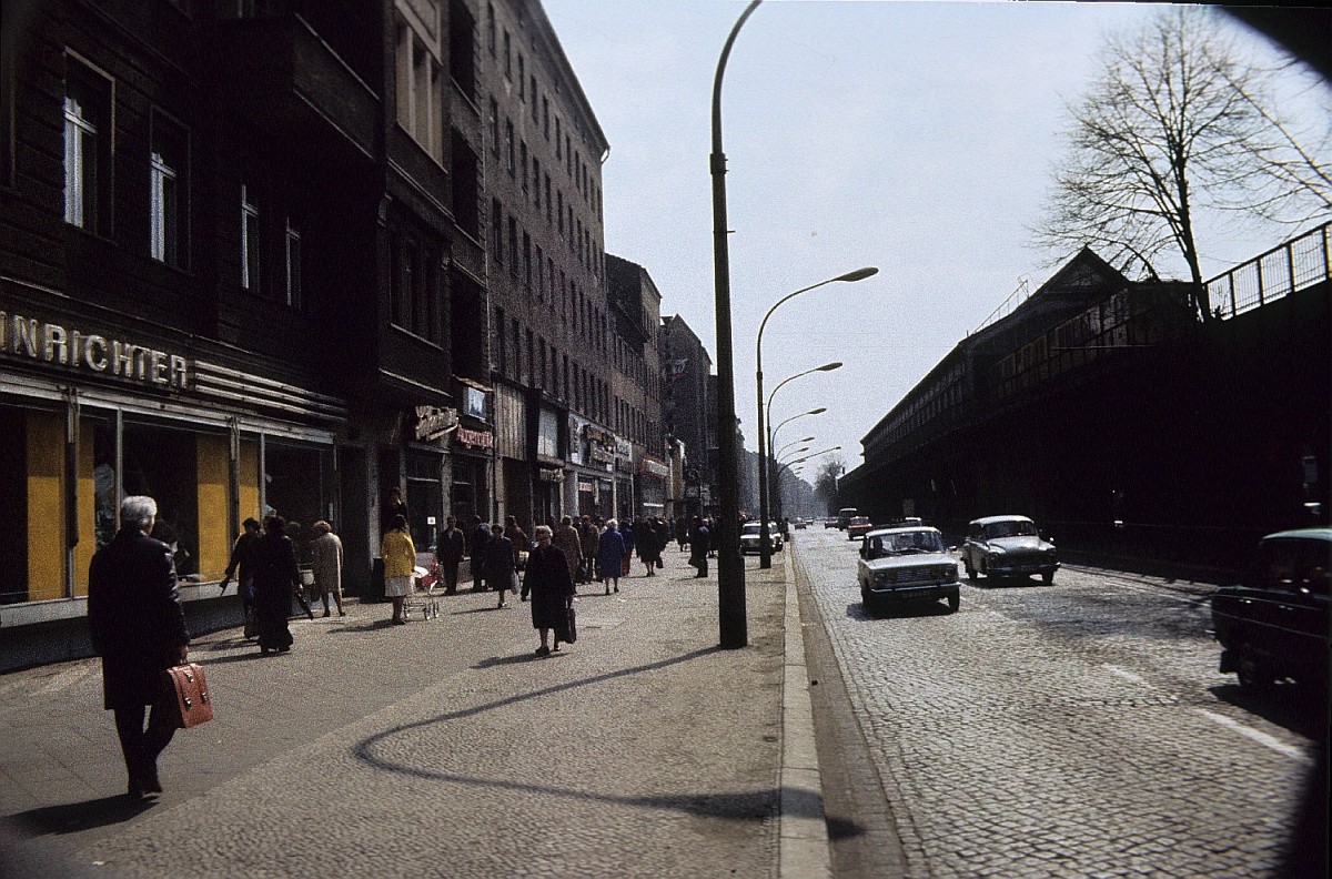 The Last Days of East Germany: 40 Fascinating Photographs That Capture ...