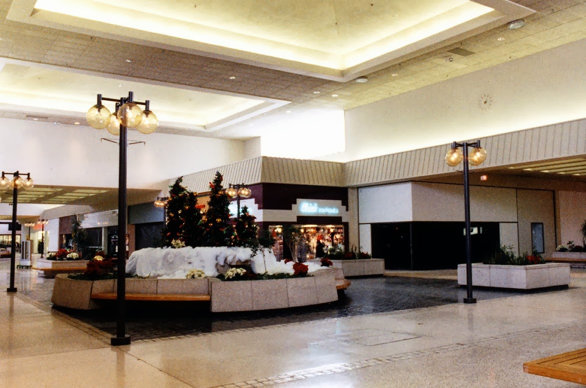 GR Retro: NORTH KENT MALL Photo Memoirs