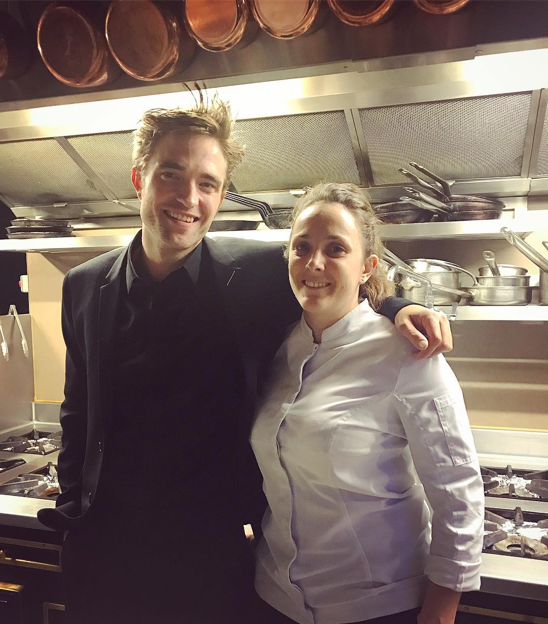 All About Robsten: Nuove fan foto di Robert a Parigi - 3 Luglio