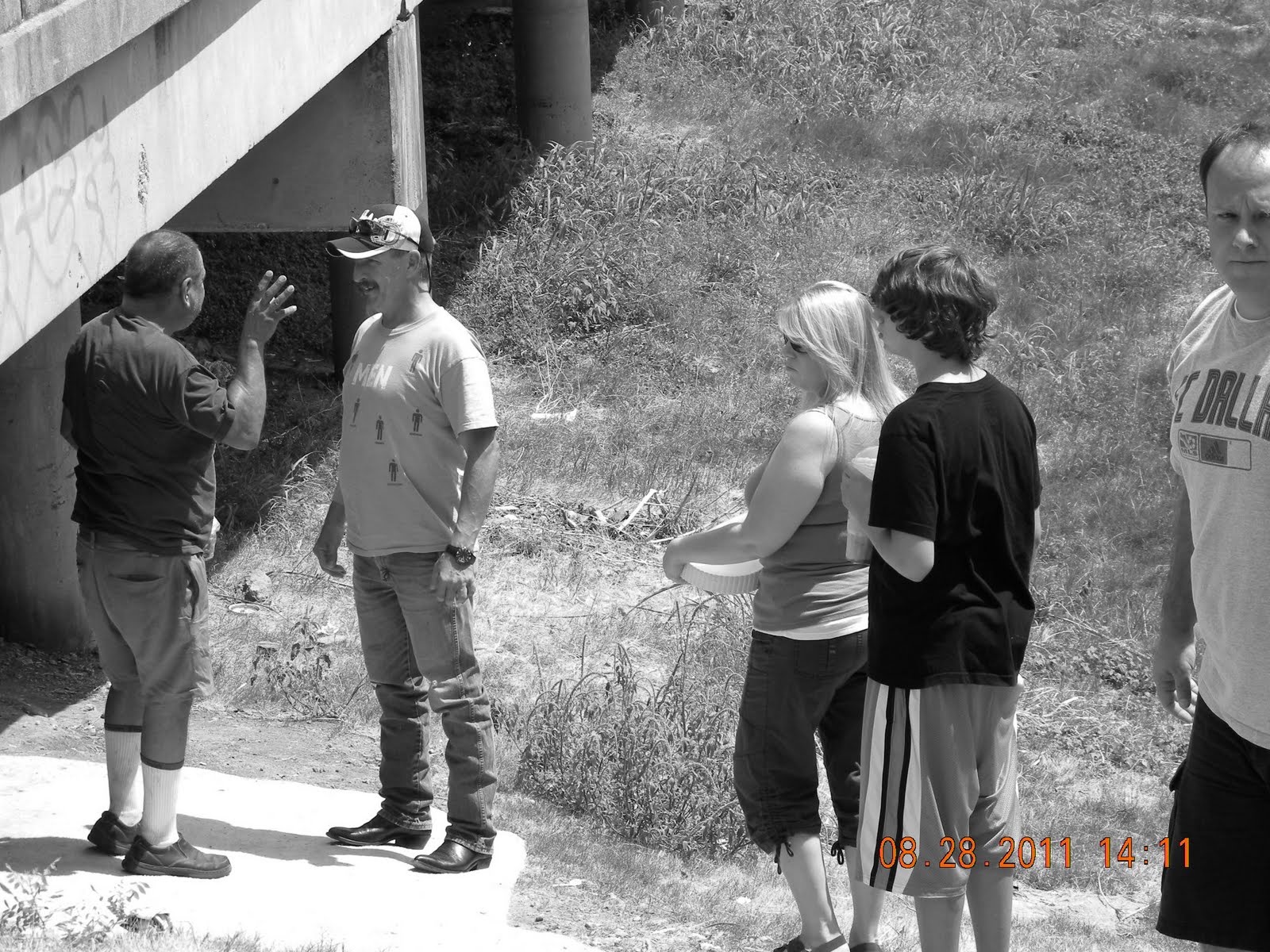 USHELLIT PEA SHELLERS AND PECAN NUT CRACKERS