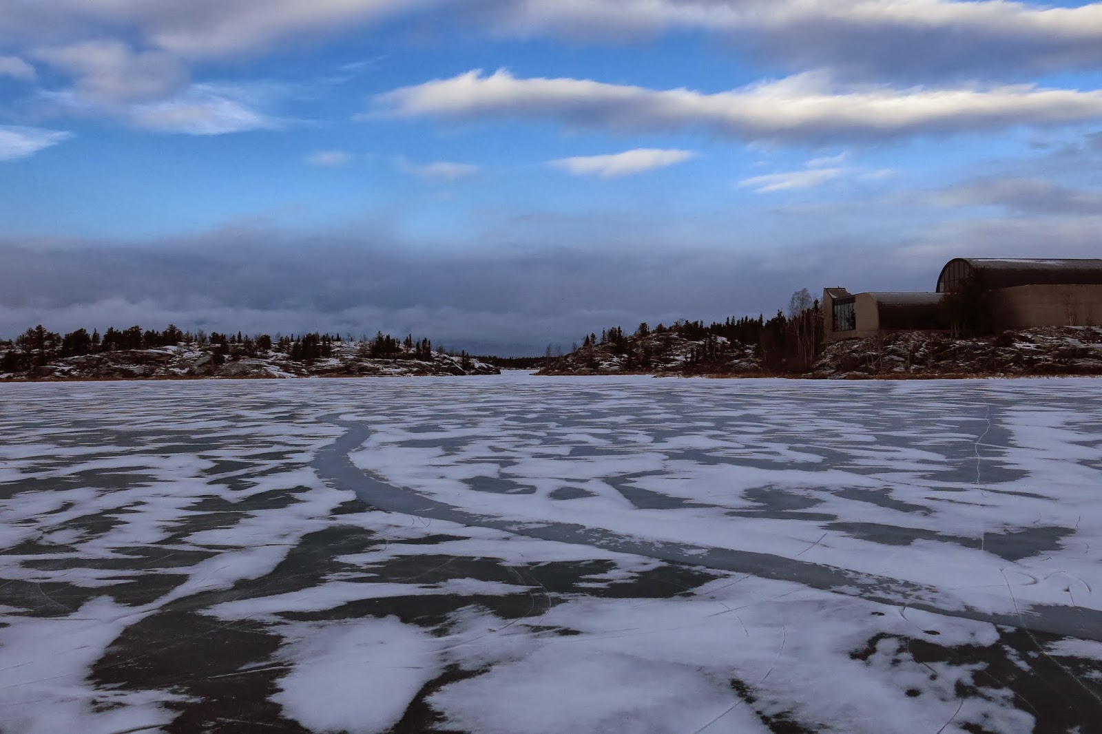 C'est comment à Yellowknife?: La photo du jour: patin sur le lac gelé ...