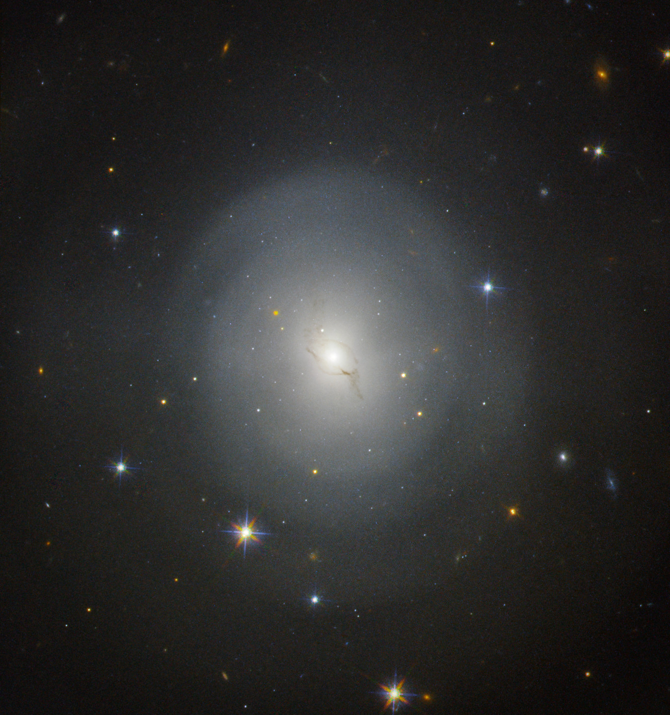 Elliptical Galaxy NGC 4993 | Earth Blog