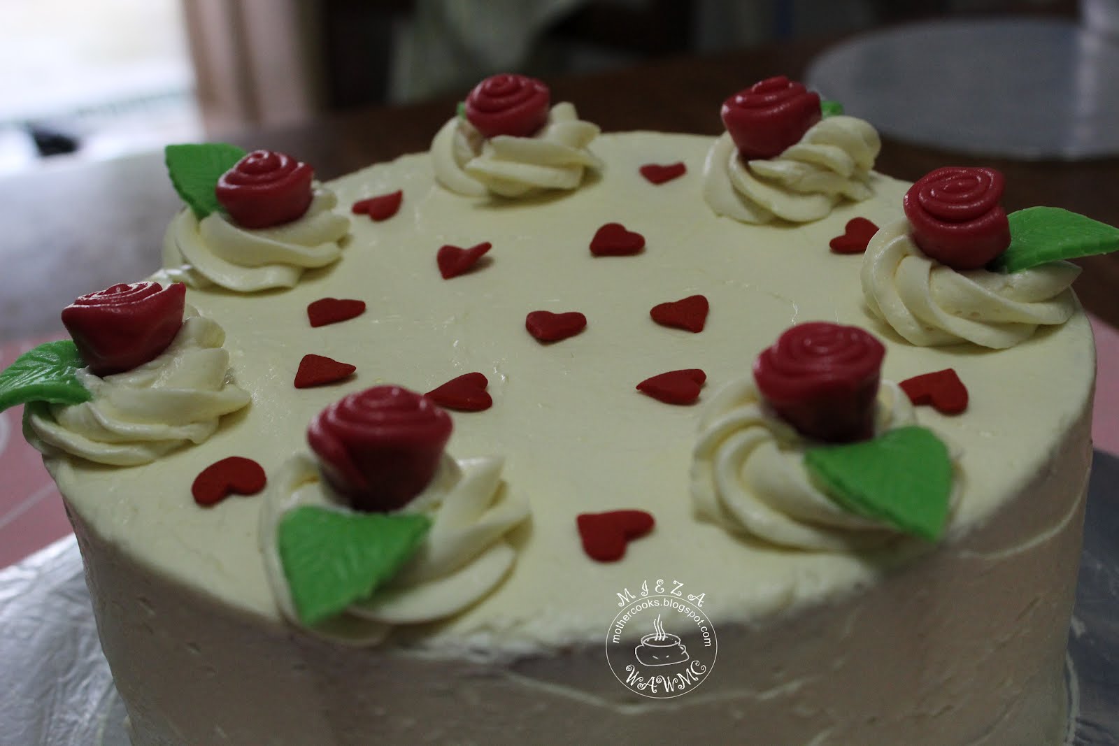 The Scarlet Apron: Red Velvet Cake with Red Roses