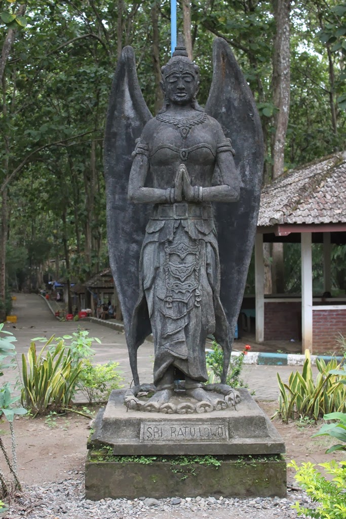 LOWO CAVE TRENGGALEK | My Trip My Adventure