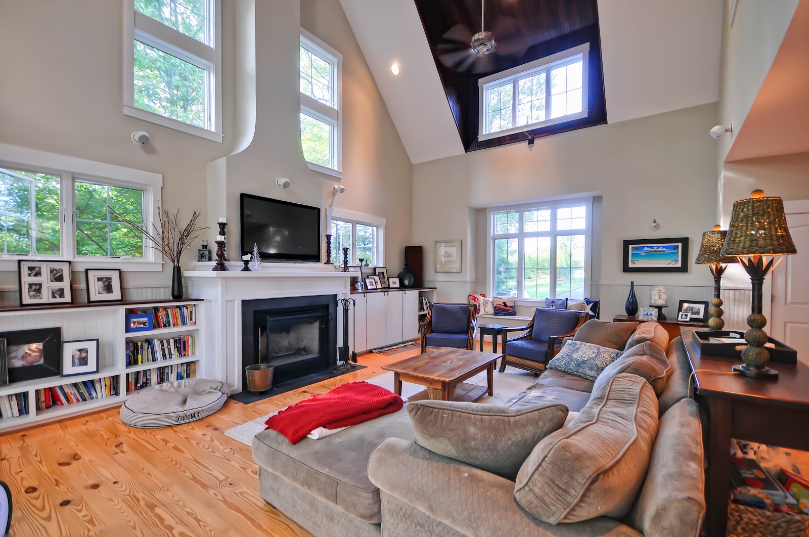 SMB Real Estate photography. . . and more: A HOUSE WITH ANGLES