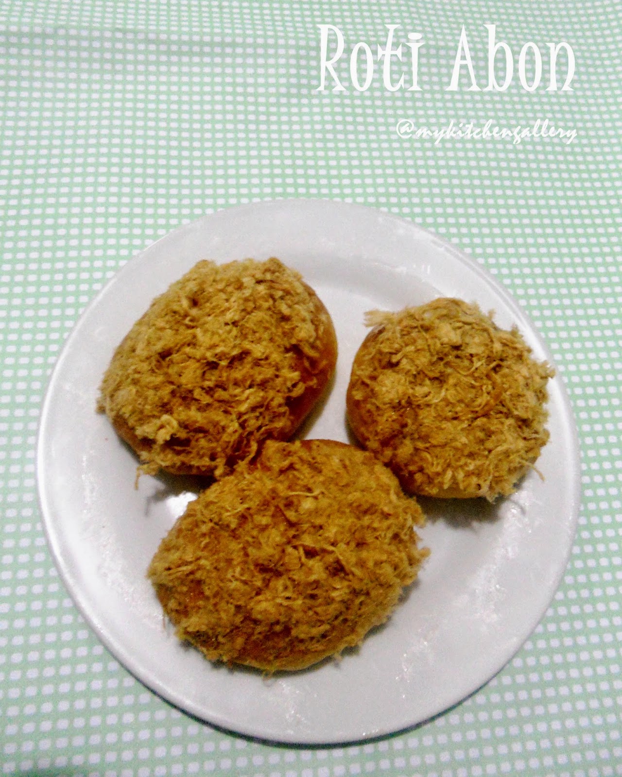 Lynn's Kitchen: Cinnamon Roll & Roti Abon