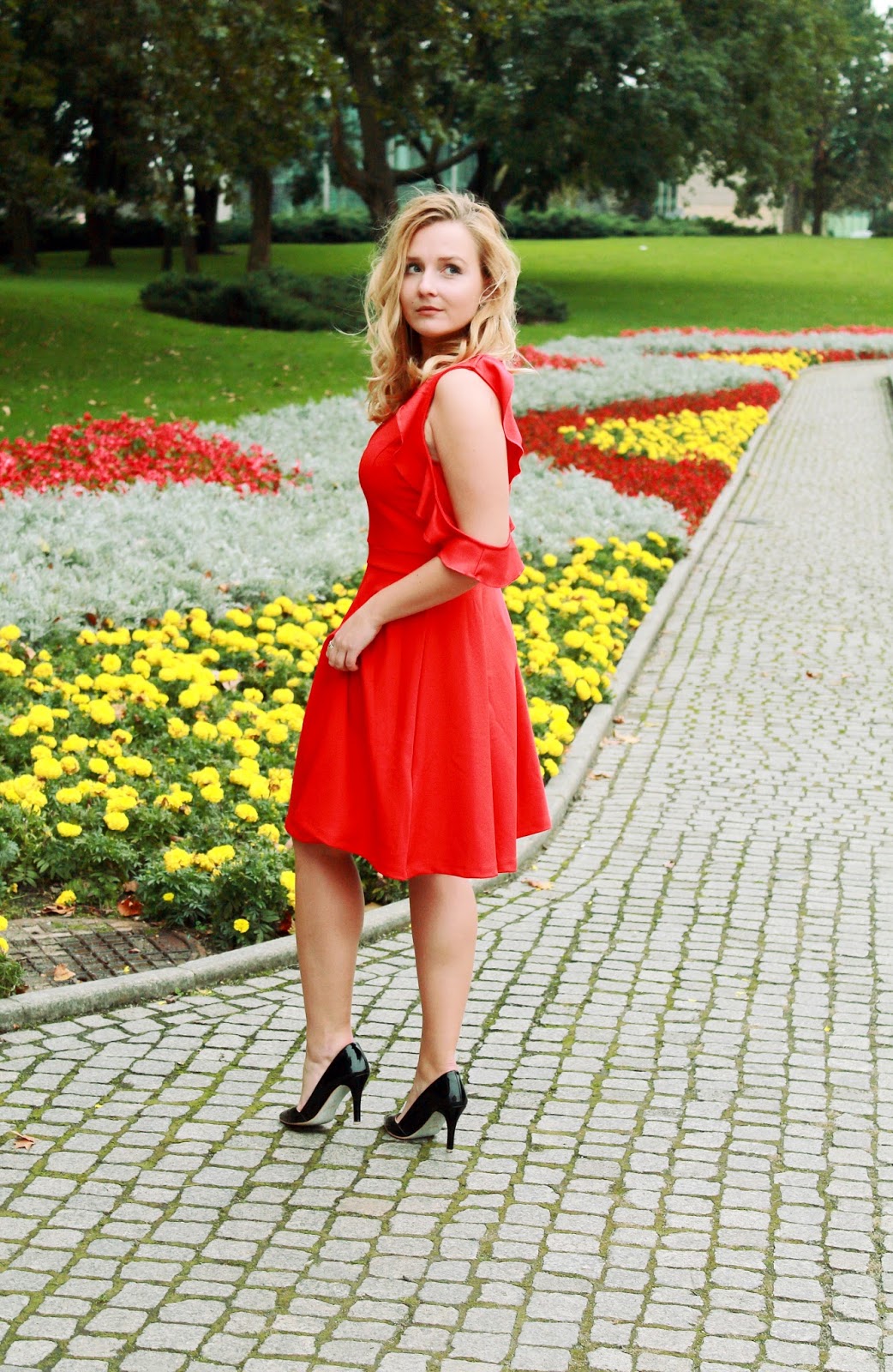Fashion for your legs: Look inspiration 013 - Red dress & high heels