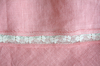 Nicole at Home: Tutorial: Insertion lace along the hem band