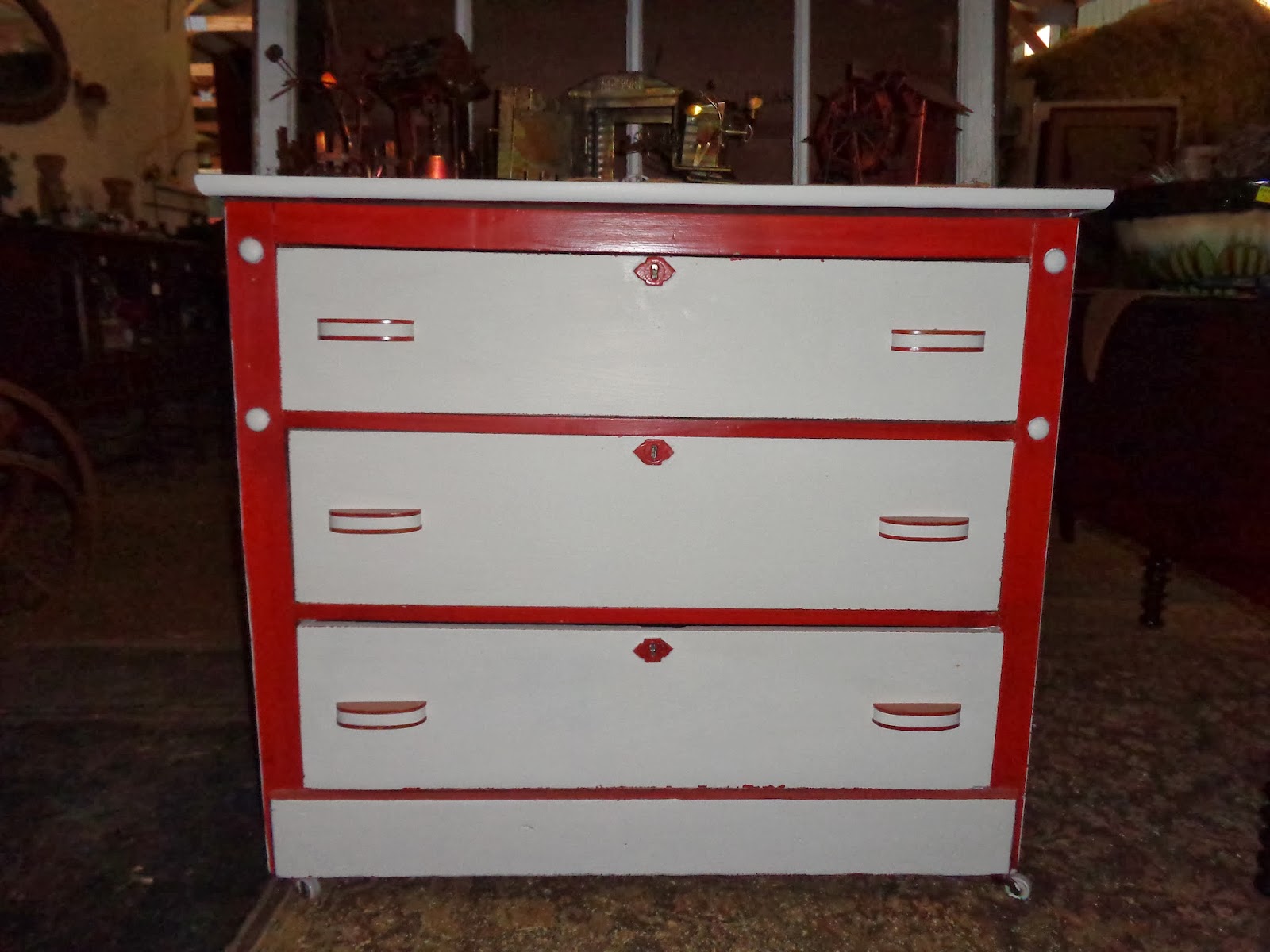 Brenda's Home: Cute 3 drawer dresser