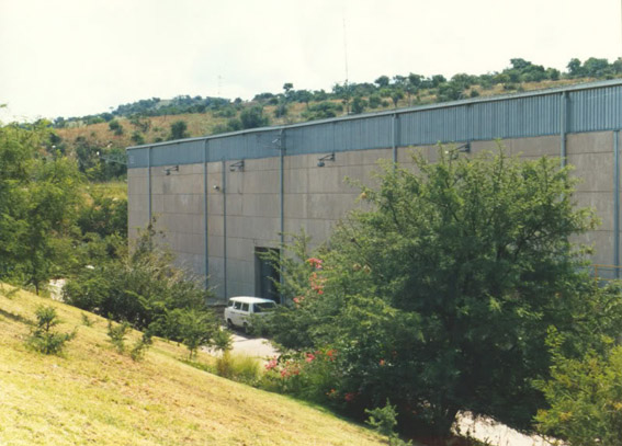 KVB NUUSBLAD: THE BOMB THAT NEVER COULD BE USED: SOUTH AFRICA`S NUCLEAR ...