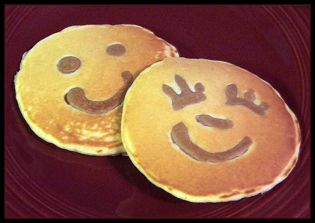 Olla-Podrida: Smiley-Face Pancakes -- Good Morning!