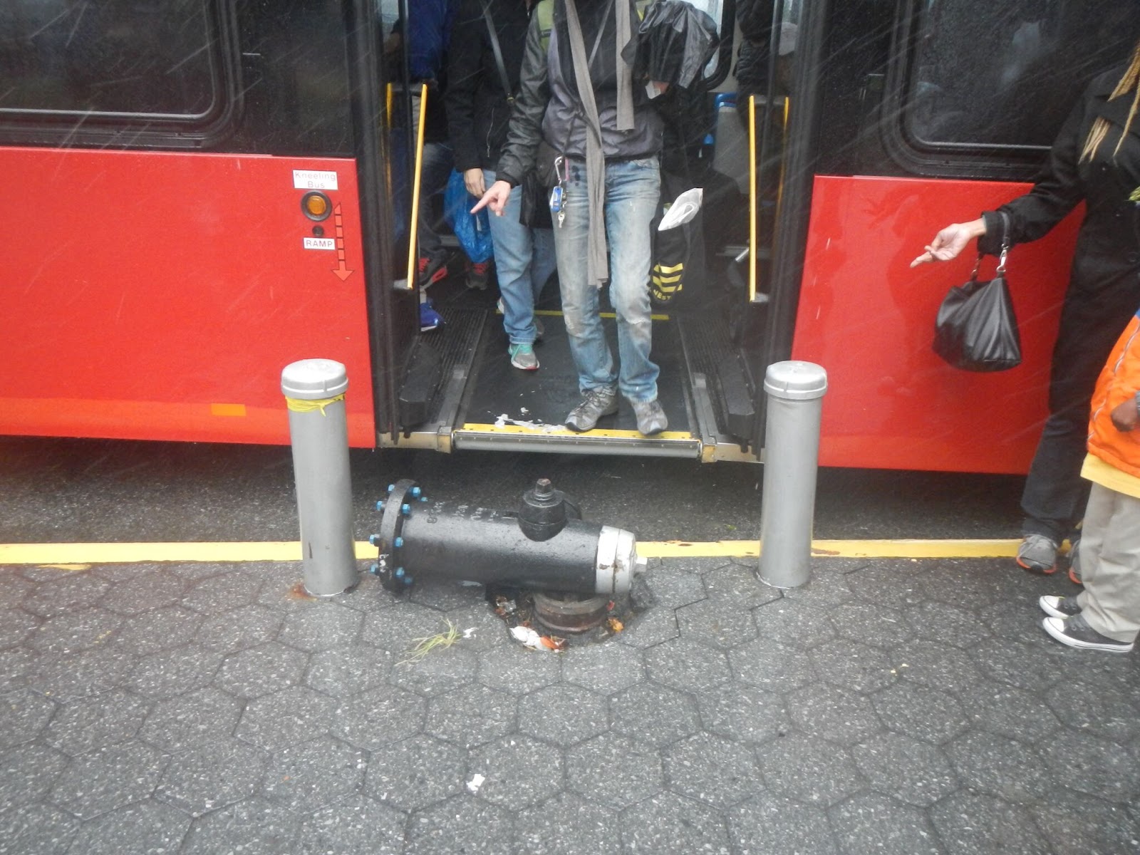 Roosevelt Islander Online: Broken Roosevelt Island Fire Hydrant Falls ...