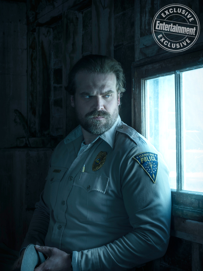 STRANGER THINGS - David Harbour parla di Hopper, della stagione 3 e di ...