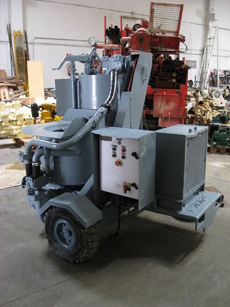 Used portable grout pump - COMERCIAL DE MAQUINARIA DE PERFORACION Y SONDEOS