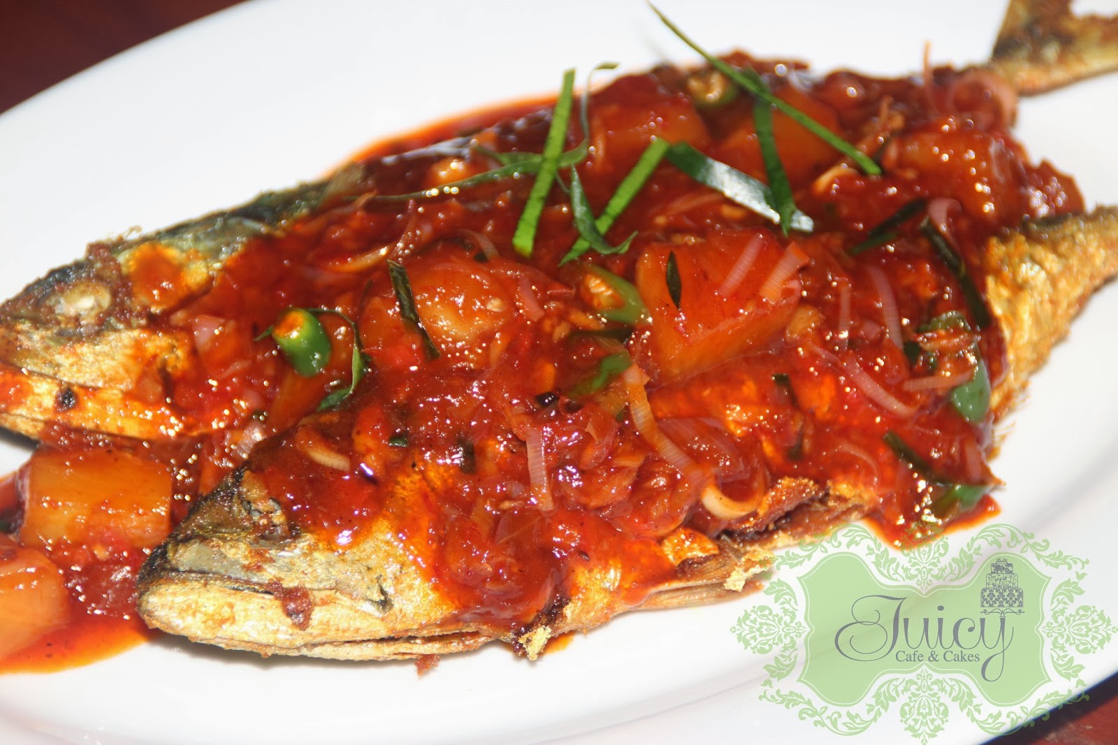 JUICY CAFE: IKAN KEMBUNG MASAK TIGA RASA